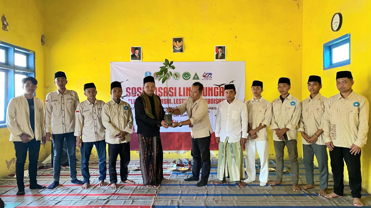 Mahasiswa PPKn STKIP PGRI Sumenep Gerakkan Edukasi dan Aksi Nyata Selamatkan Lingkungan - Media ...